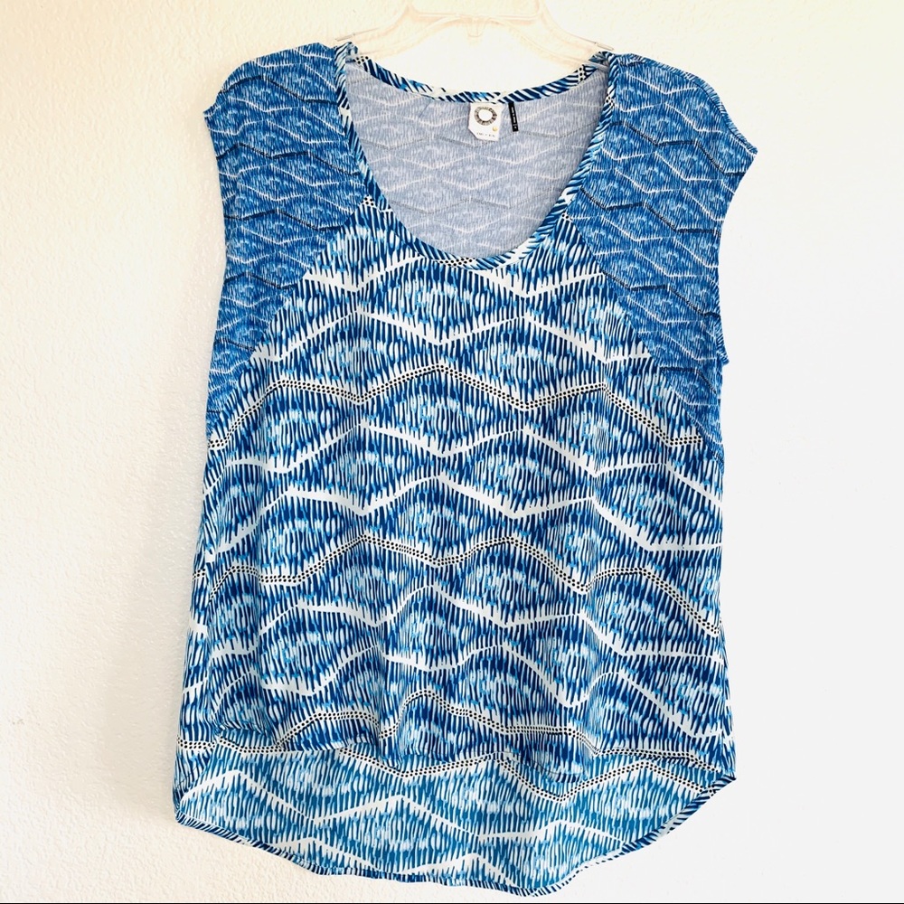 Akemi + Kin Anthropologie Blue Abstract Print Top - Gem